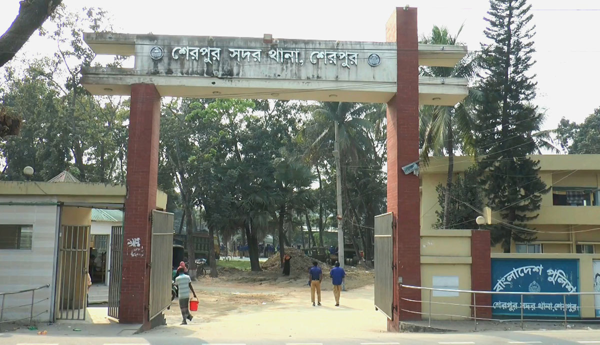 শেরপুরে গাছে ঝুলন্ত অবস্থায় কৃষকের রক্তাক্ত লাশ উদ্ধার ...
